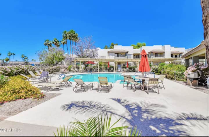 Large 2 Bedrm, 3 Pools, Gym, Walk To Dining, Bars - Chandler, AZ