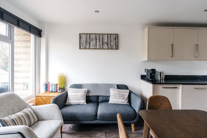 3 Bed London Home, Free Parking & Self Check In - Londra
