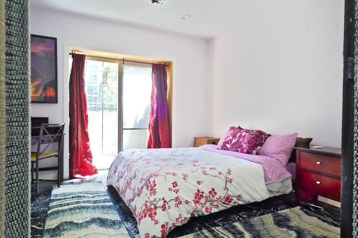 Wild Garden Unit (Coders' Paradise, 1000 Sq .Ft.) - San Francisco, CA