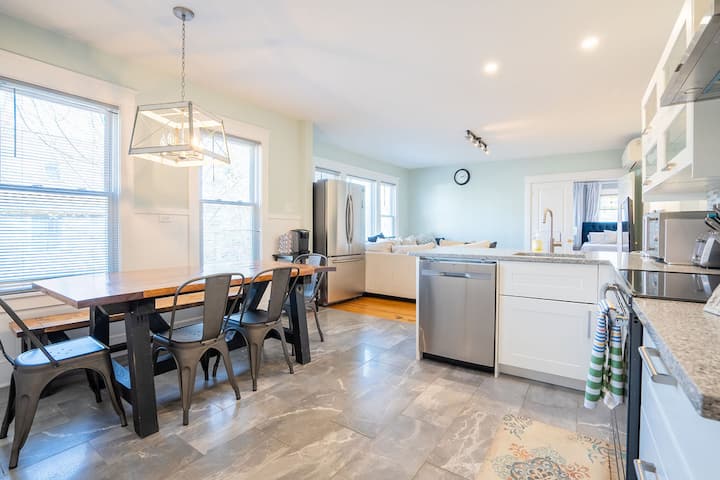 Newly Renovated 2nd Floor Apt Near Usm - Portland, ME