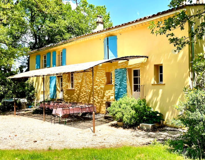 Gite De Charme 4* : 16 Pers Domaine Viticole Bio - Cuers