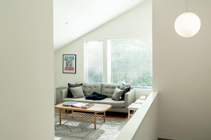 En Suite Complete - Parking, 2 Bed/2 Bath, Modern - Austin, TX