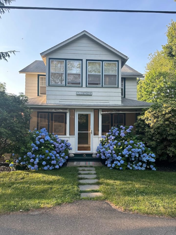 Lovely Summer Cottage On The Shoreline - Madison, CT