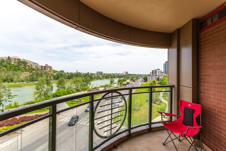 Downtown Condo With A River View - Mount Royal University