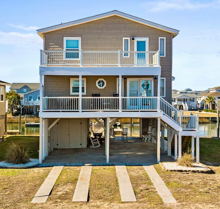 "Over The Bridge"
Canal View 2 Blocks From Beach! - Sunset Beach, NC