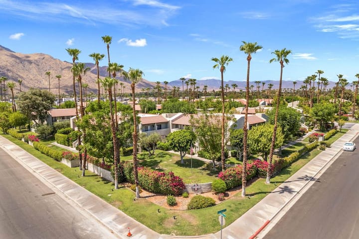 Wow Renovated! Beautiful Condo Walkable To Town! - Palm Springs, CA