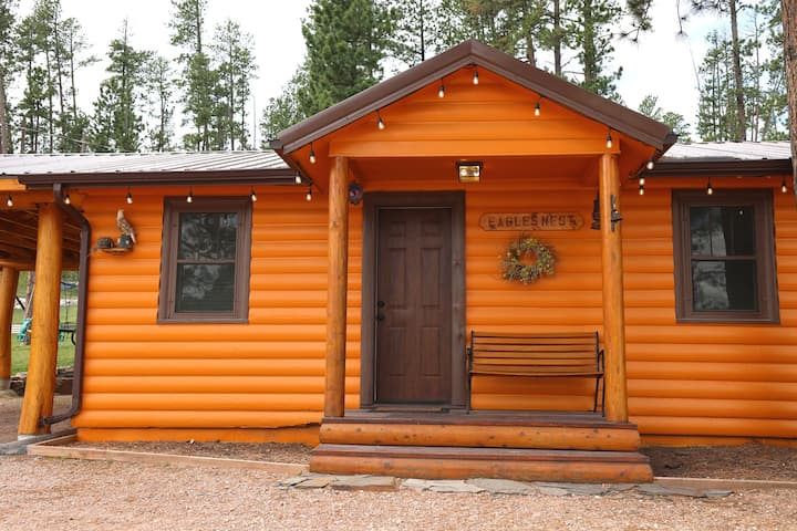Eagles Nest Cabin@restmore Inn-convenient Location - Keystone, SD