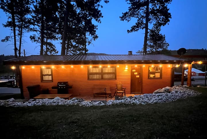 Moose Haven Cabin At Restmore Inn, Full Kitchen - Hill City, SD