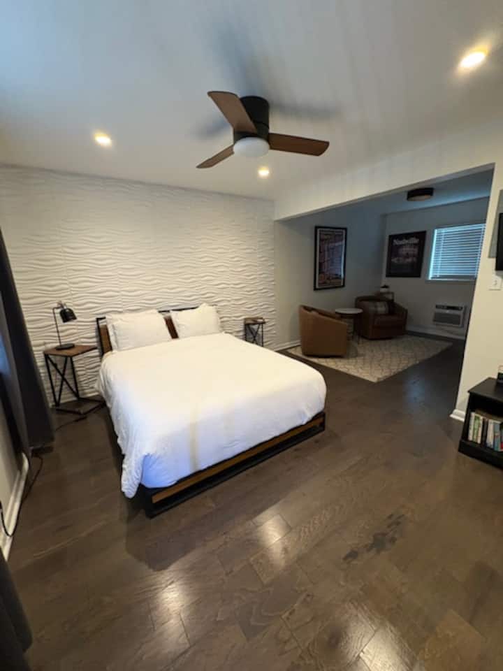 Pool Side Nashville Studio In 12th South/melrose - Nashville