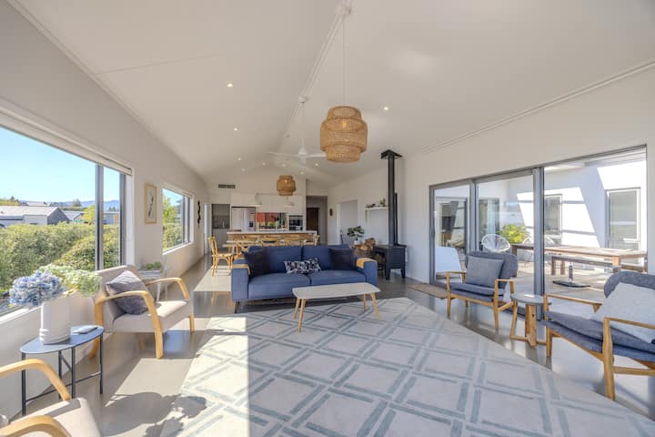 Lake View Heights -  Luxury Large Home -244 Sq Mtr - ワナカ