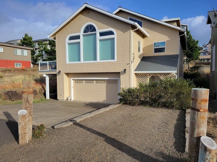3 Master Suites, Spa, Pool Table, Game Room, Views - Oceanside, OR