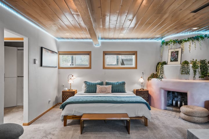 Pacific Beach Garden Suite | Sleeps 6 | Hot Tub - San Diego, CA