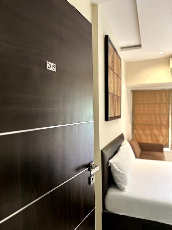 Studio Apartment In The Suburbs - Mumbai