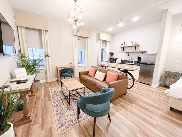 The Loveland Lofts - Loft 3 "Boutique Hotel" - Loveland, OH