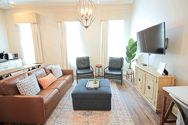 The Loveland Lofts - Loft 2 "Boutique Hotel" - Loveland, OH