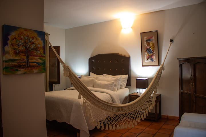 Vive La Tradición En Habitación De Hotel Boutique - 