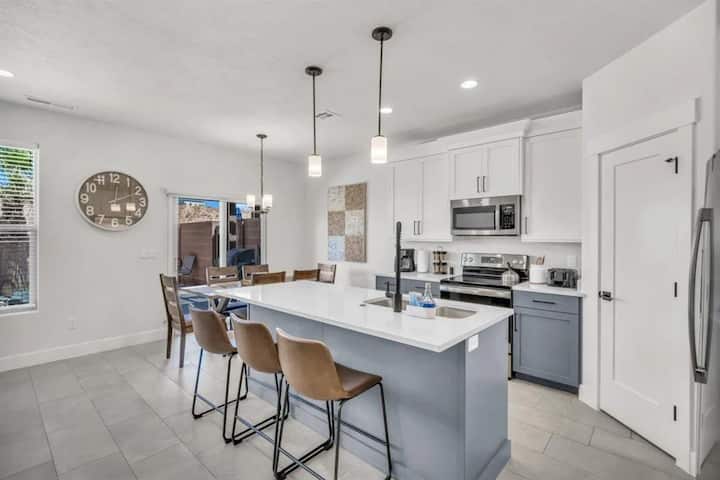 Cozy 3 Bedroom Airbnb 40 Mins From Zion - St. George