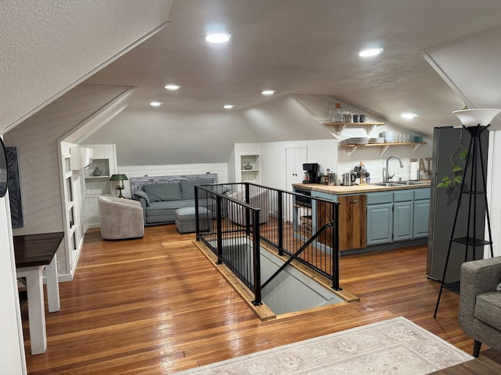 3rd Ave. Cottage - Steps From Downtown - Shepherd Lake, ID