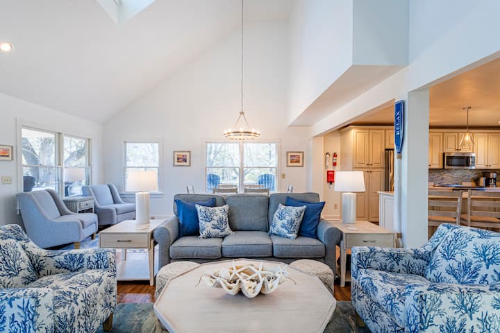 Private Salt Water Pool "Blue Heaven Beach Escape" - Kitty Hawk, NC