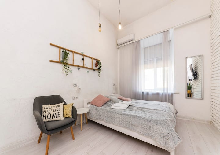 Deribasivska / Kachynskogo (City Center) 1 Room - Odesa