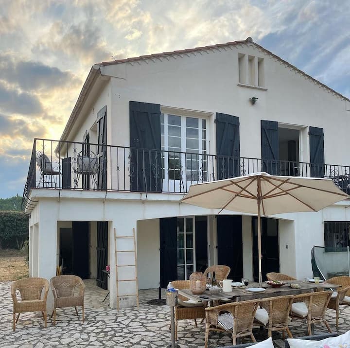 Idyllisk Lokalt Familiehus Med Pool Og Bjergudsigt - Le Boulou