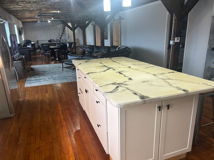 Great View Fun Loft Downtown Indy. Clean-private. - Indianapolis, IN