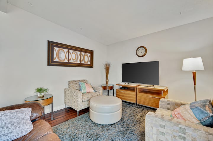 Cozy Upper Level 2br/12mins To Yyc Airport/dt - Calgary