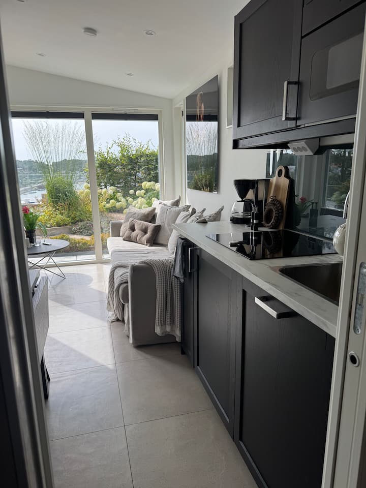 Mysig Gäststuga Med Havsutsikt - Strömstad