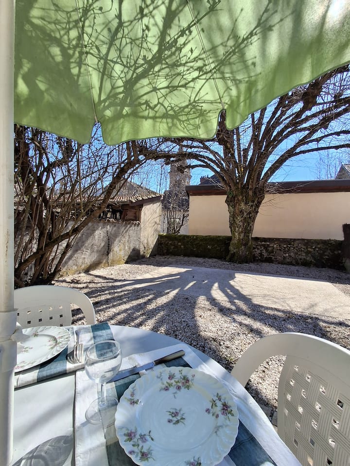 Chez Mamine, Maison De Village Avec Jardin - Lac de Paladru