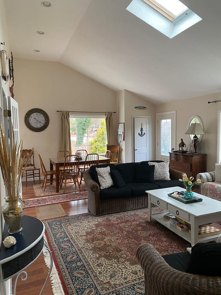 Spacious 4br 3bath, Cape Cod Home! - Barnstable, MA
