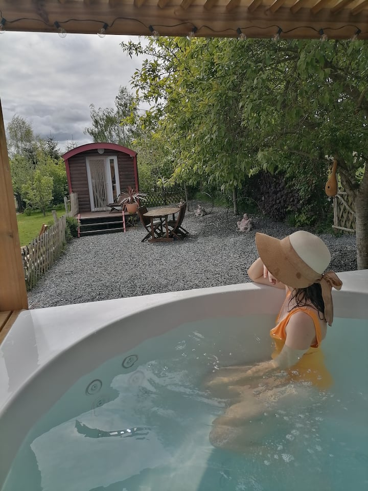 Roulotte Et Spa Privatif  4 Pers Dans Ecodomaine - Saint-Léonard-des-Bois