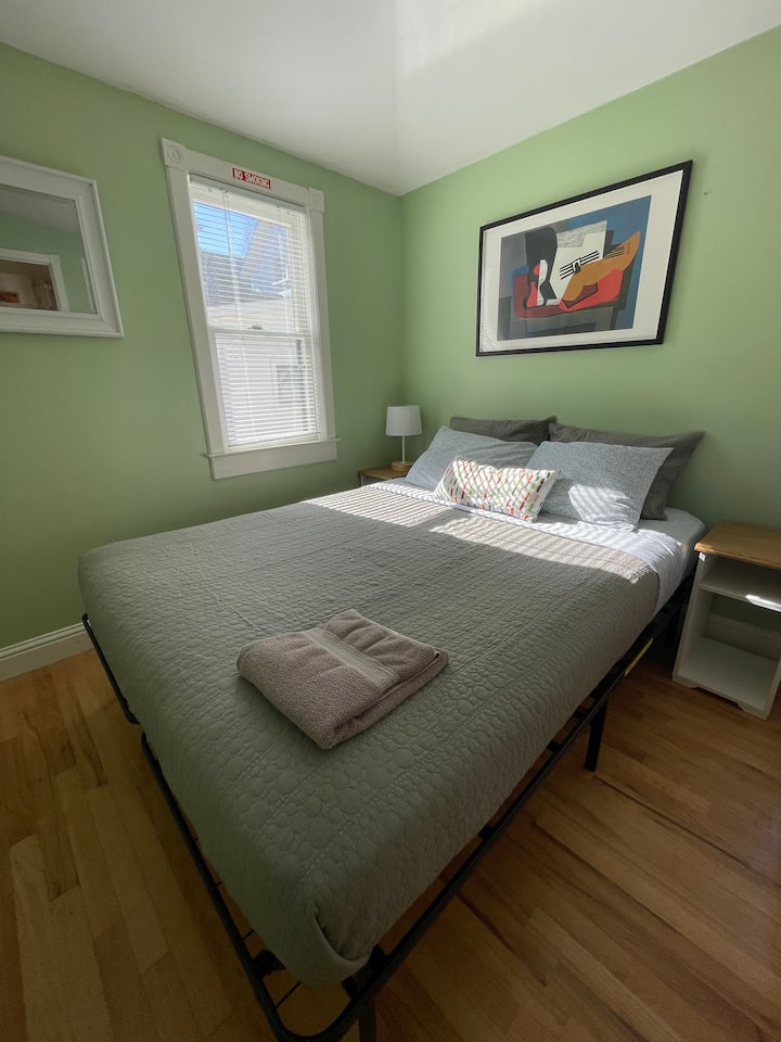 Newly Renovated 2br, 2ba Beach Cottage - Sleeps 7 - Santa Cruz, CA