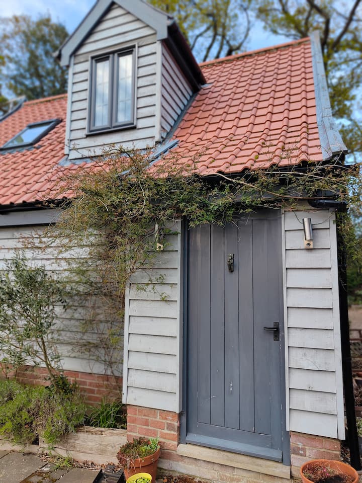 The Suffolk Cartlodge
Bradfield St Clare - Stanstead