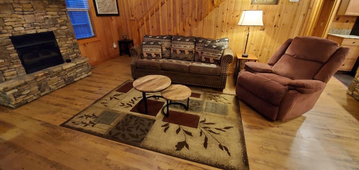 Hot Tub, Game Room, Wifi, Fire Pit, Views! - Sylva, NC