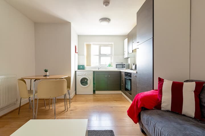 Bright 2 Bed Apartment Sleeps 4 3 Beds Parking - 拉夫堡