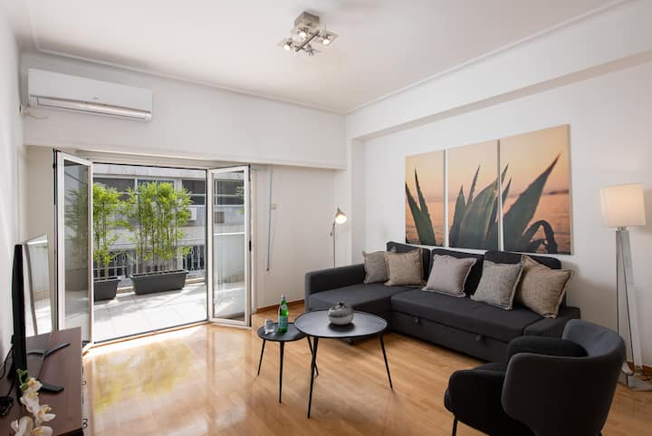 Best Located, Syntagma Square, 3 Bedrooms, [130m²] - Athènes