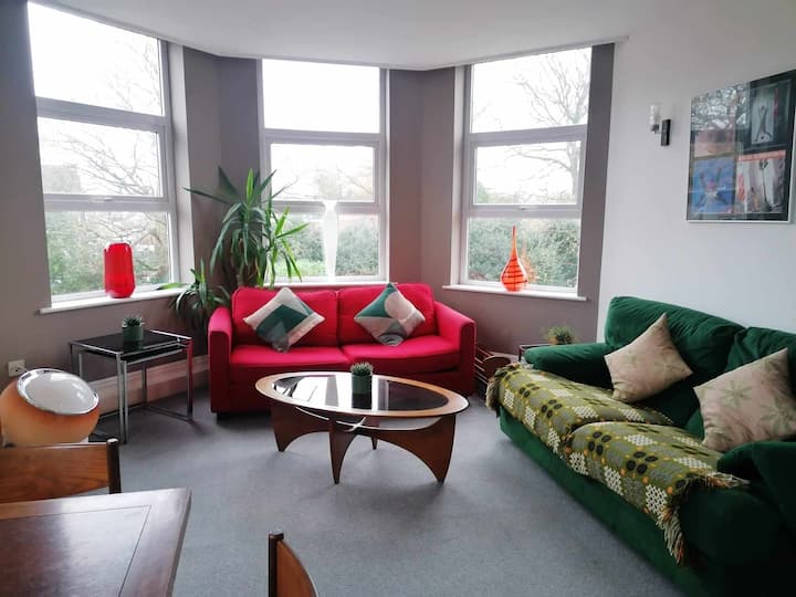 Cool & Stylish 2 Bed  Flat  In Urmston Manchester - Altrincham