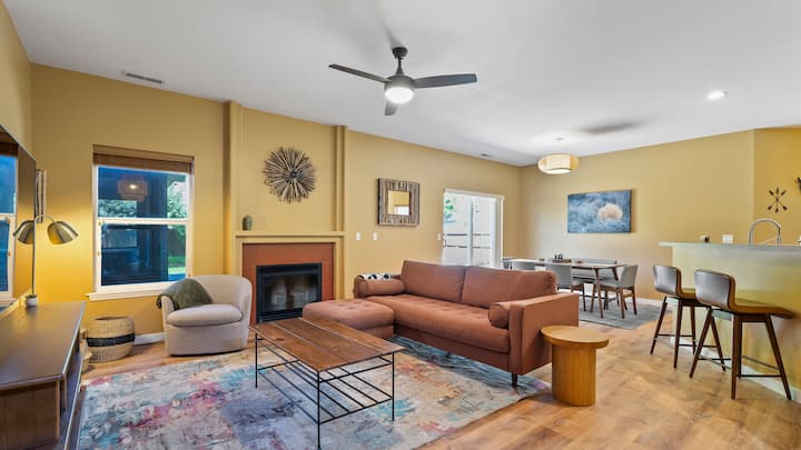 Desert Springs Oasis - 3brm + Enclosed Hot Tub - Richland, WA