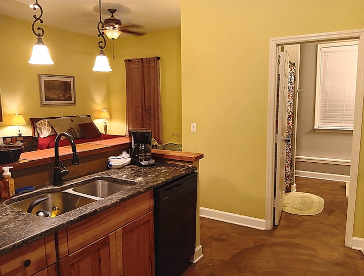 "The Inn At Mccutcheon Trace" .....Luxury Studio - Columbia, TN