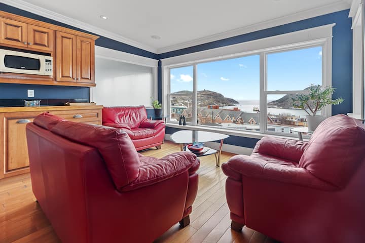2 Bdr & Baths, Penthouse, Hot Tub, Sauna, And View - Saint John's