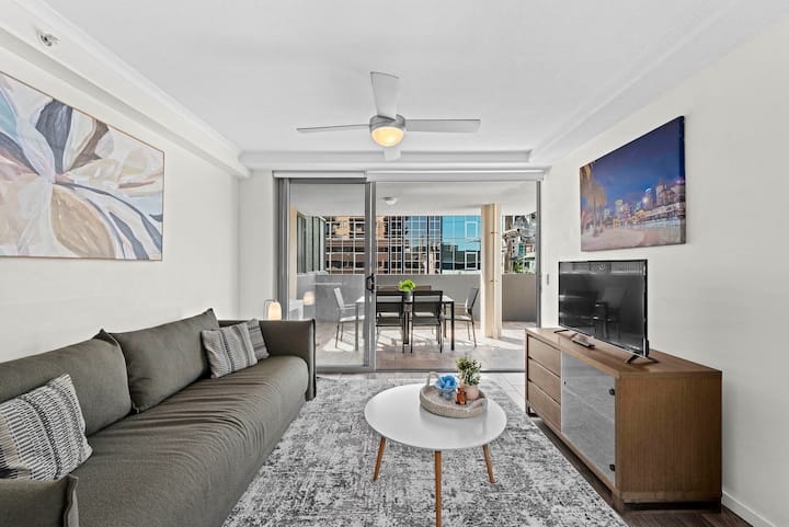 Comfy & Bright Apartment With Huge Balcony! - Ascot