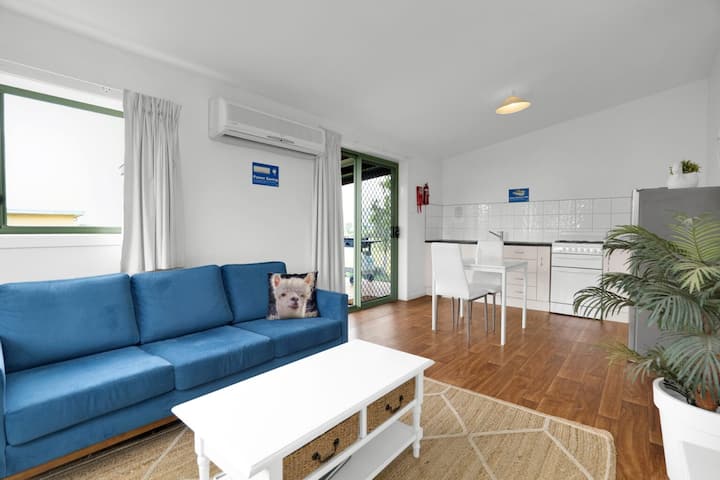 Gardener's Cottage - Broke