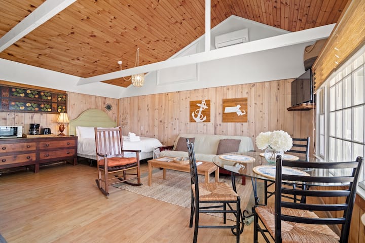 Cape Cod Beachfront Studio Cottage - Dennis, MA