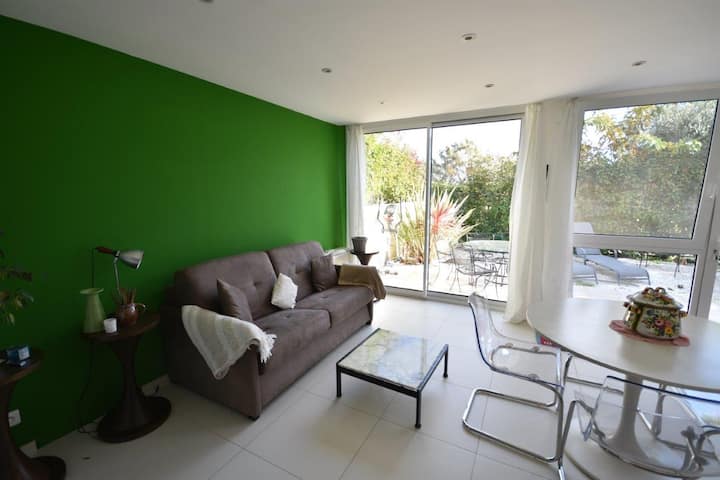 Idyllische 2 Zimmerwohnung Zwischen Berg Und Meer - エズ