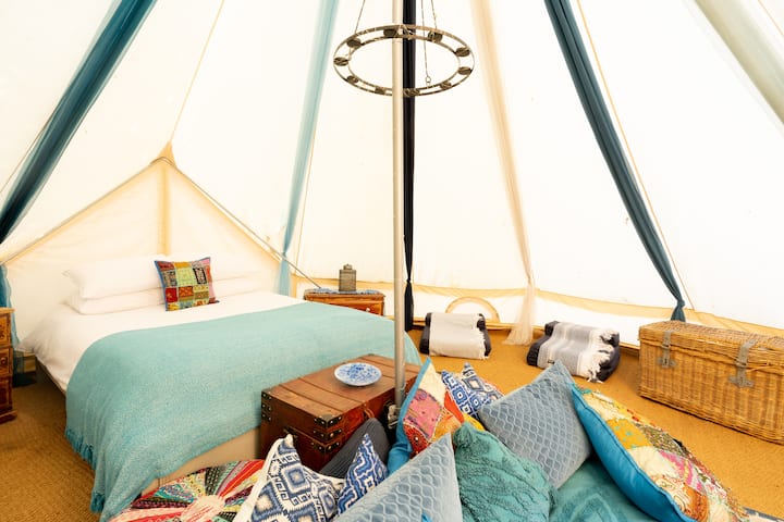 Hollington Park Glamping - The Moroccan Bell Tent - Highclere