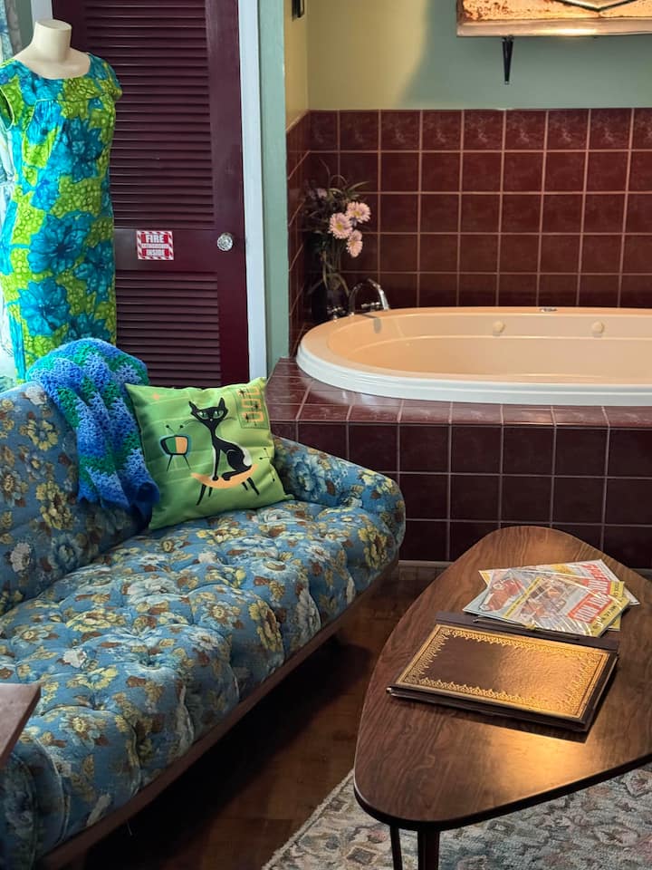 Rt 62 Motor Resort '50's Cabin W/jacuzzi - Eureka Springs, AR