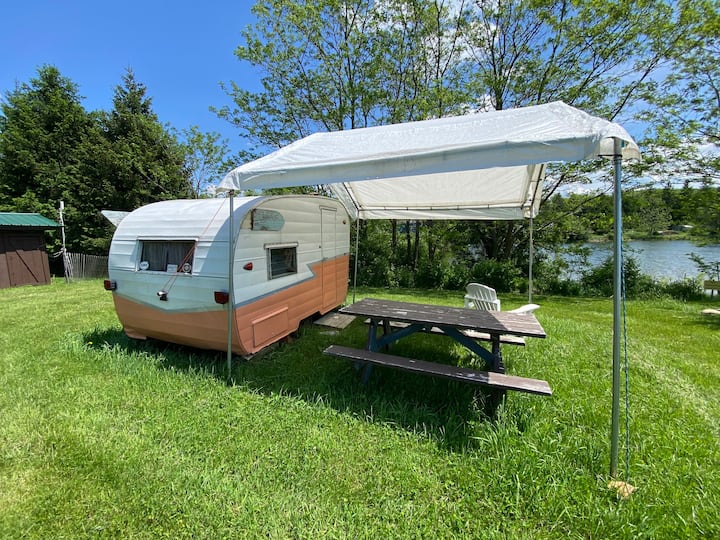 The Daisy Camper At The Heron - Chautauqua, NY