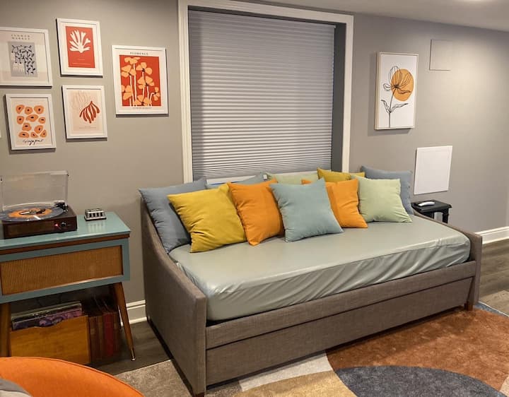 Comfy Retro-mod Suite: 5 Mi To Downtown - Denver, CO
