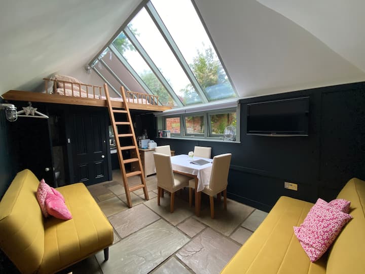 Small Cosy Garden Studio Outhouse In Bridge. - Canterbury