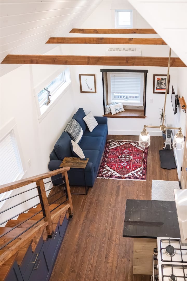 The Roost | Modern Tiny Home With Outdoor Space - Livingston, MT